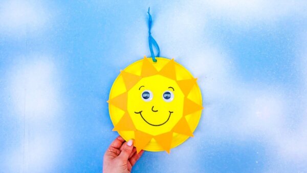 Sun and Moon Craft - Super Simple