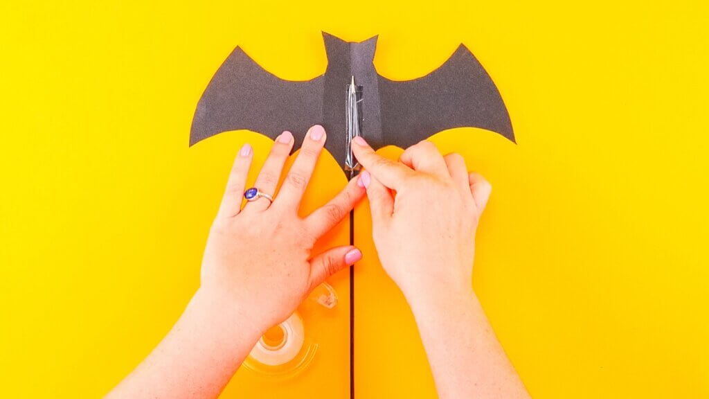 Flying Bat Craft - Super Simple