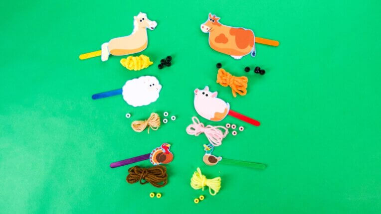 Old MacDonald Had A Farm - Dancing Farm Animals Craft - Super Simple