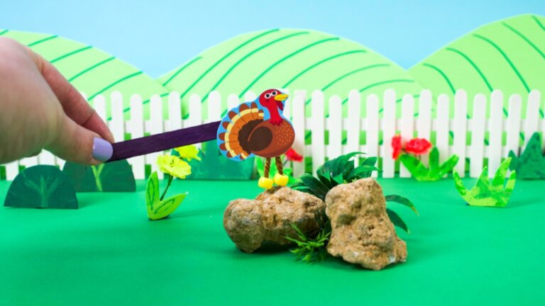 Old MacDonald Had A Farm - Dancing Farm Animals Craft - Super Simple