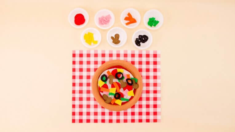 Felt Pizza Craft & Activity - Super Simple