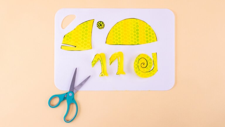 Colorful Chameleon Craft - Super Simple