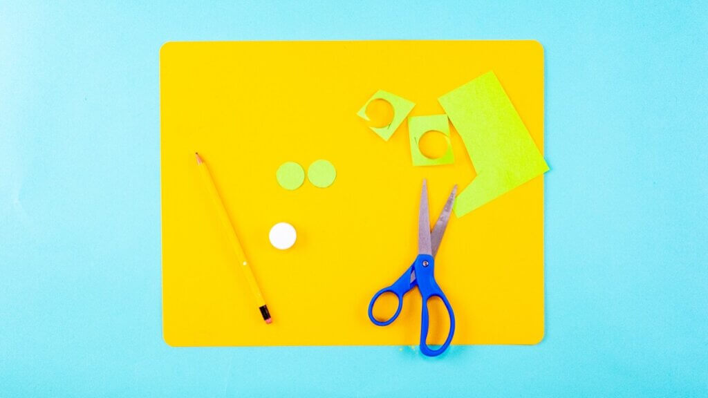 Paper Plate Portrait - Super Simple