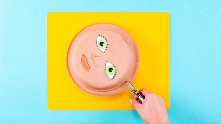 Paper Plate Portrait - Super Simple