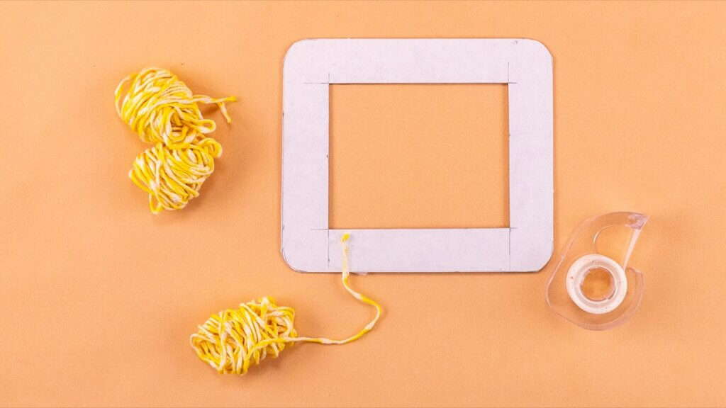 Yarn-Wrapped DIY Frame - Super Simple
