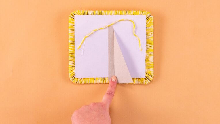 Yarn-Wrapped DIY Frame - Super Simple