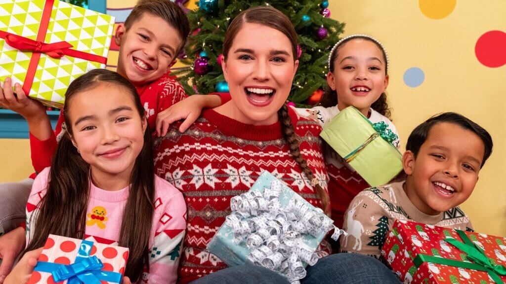 Jingle Bells | featuring Caitie - Super Simple Songs