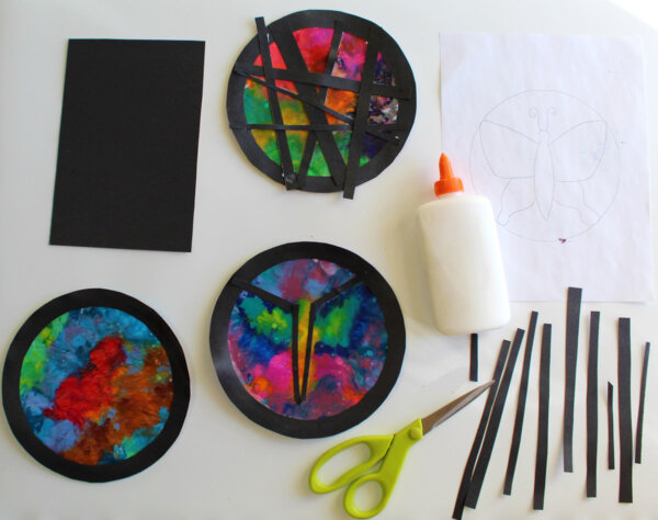 Melted Crayon Suncatchers - Super Simple