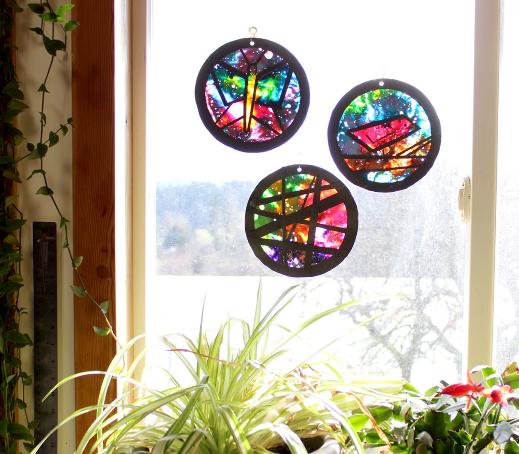 Melted Crayon Suncatchers - Super Simple