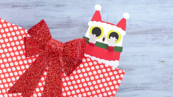 DIY Peekaboo Cat Christmas Puppet - Super Simple