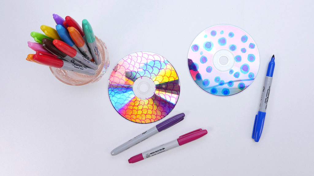 Make Your Own Fish Aquarium using CDs! - Super Simple